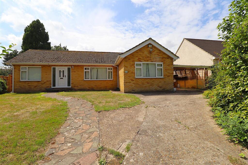 3 bedroom detached bungalow for sale in Pear Tree Lane, Hempstead, ME7