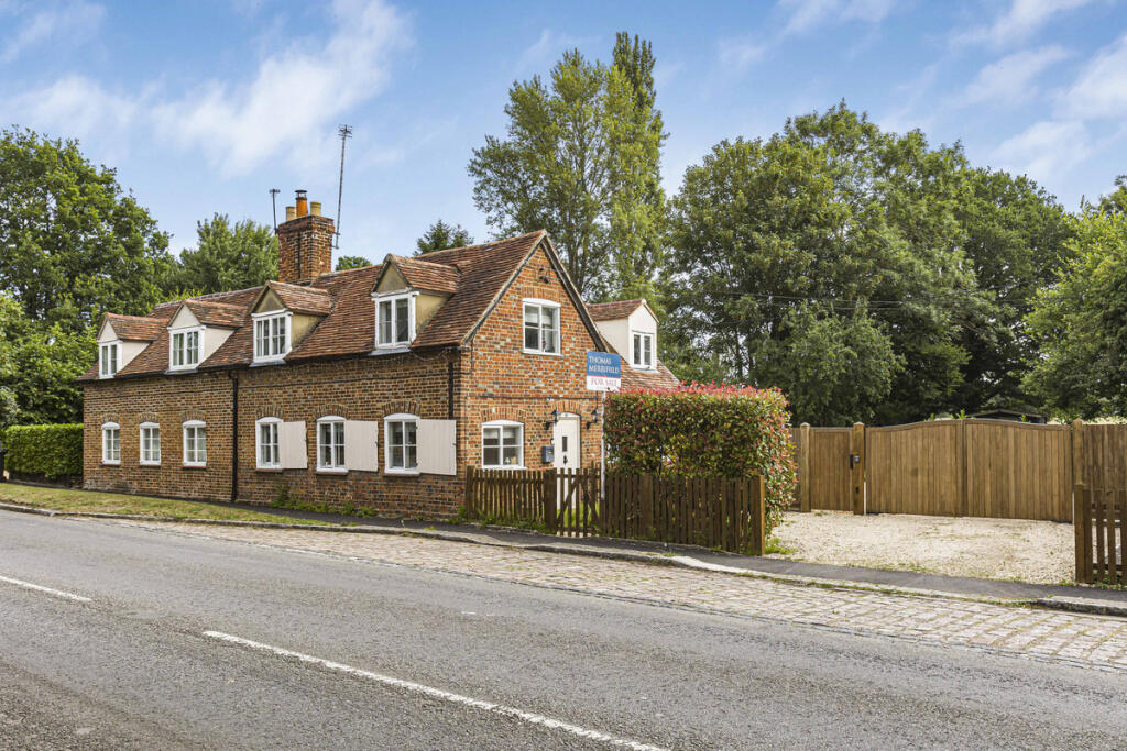 4 bedroom semi-detached house for sale in Nuneham Courtenay, Oxford, OX44