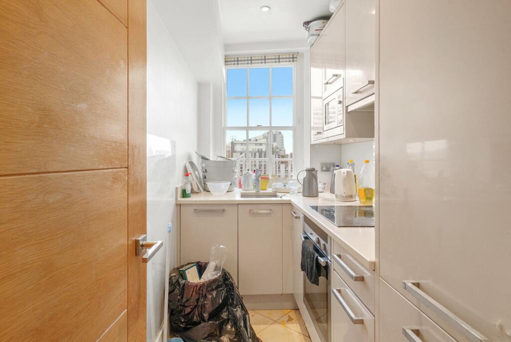 3 bedroom flat for sale in Forset Court, W2