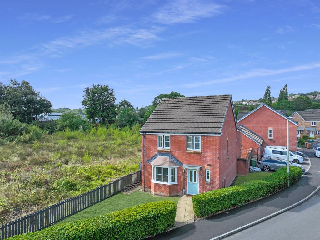 4 bedroom detached house for sale in Waun Draw, Caerphilly, CF83