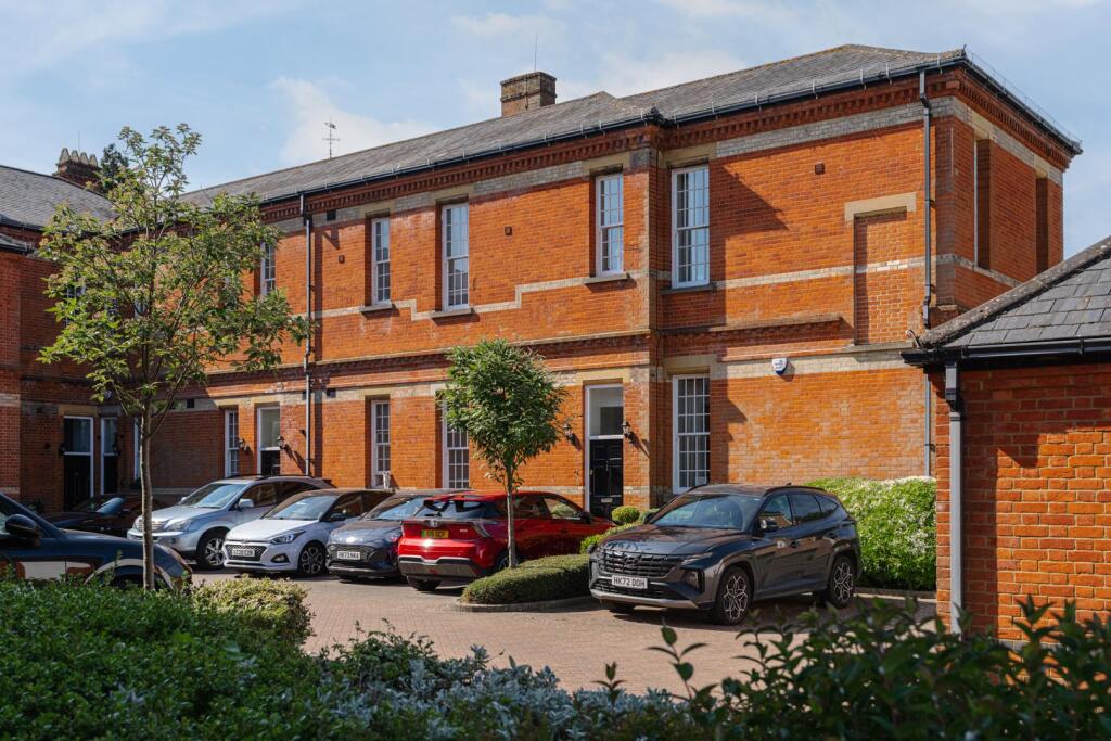 2 bedroom end of terrace house for sale in Sandy Mead, Epsom, KT19