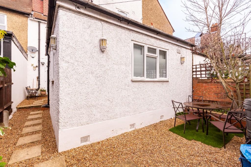 2 bedroom apartment for sale in Chigwell Road, London, E18