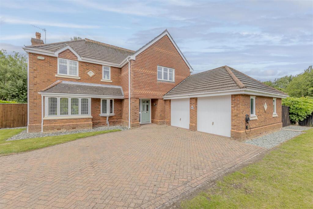 4 bedroom detached house for sale in Regency Drive, Stockton Brook ...