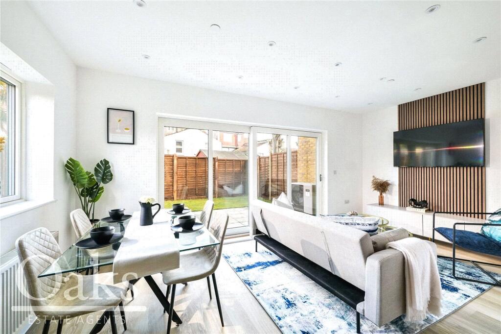 4 bedroom terraced house for sale in Birchanger Road, South Norwood, SE25