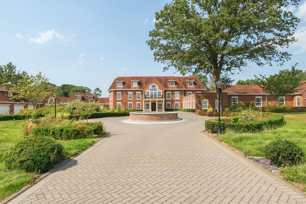 6 bedroom detached house for sale in Botley Road, Curbridge, Hampshire ...