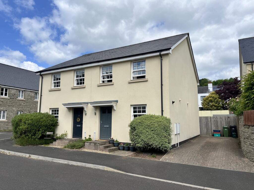 2 bedroom semi-detached house for sale in The Green, Crickhowell, NP8