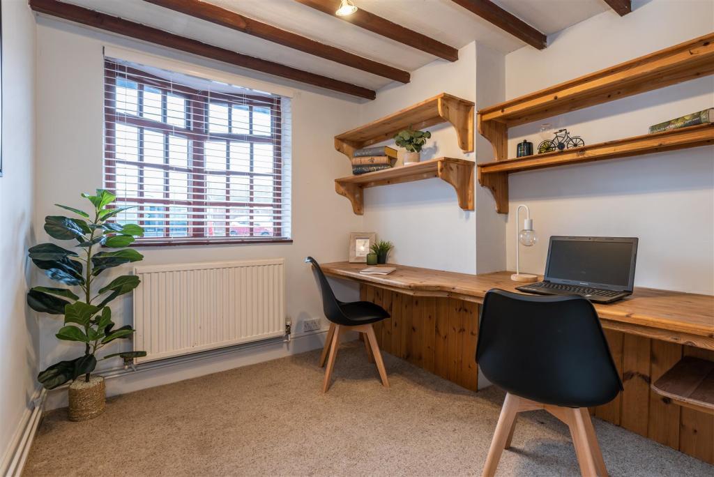4 Bedroom Character Property For Sale In Main Street Gilmorton