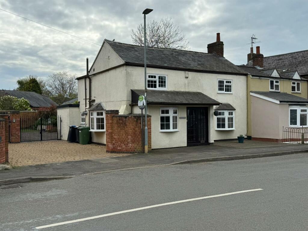 4 Bedroom Character Property For Sale In Main Street Gilmorton