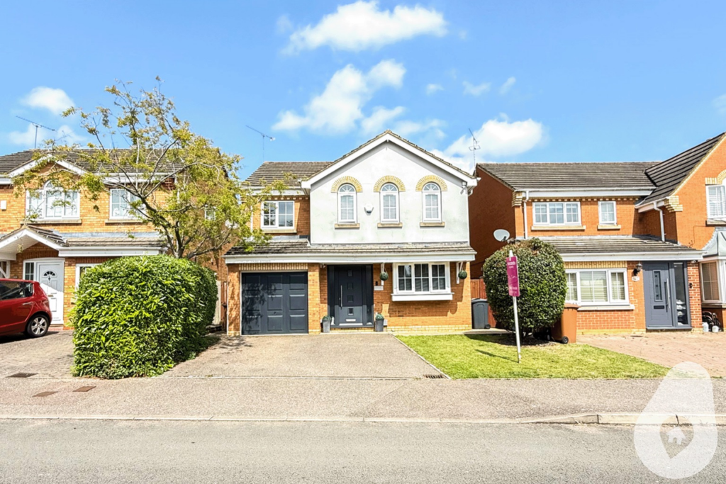 4 bedroom detached house for sale in Sparrow Drive, Stevenage ...
