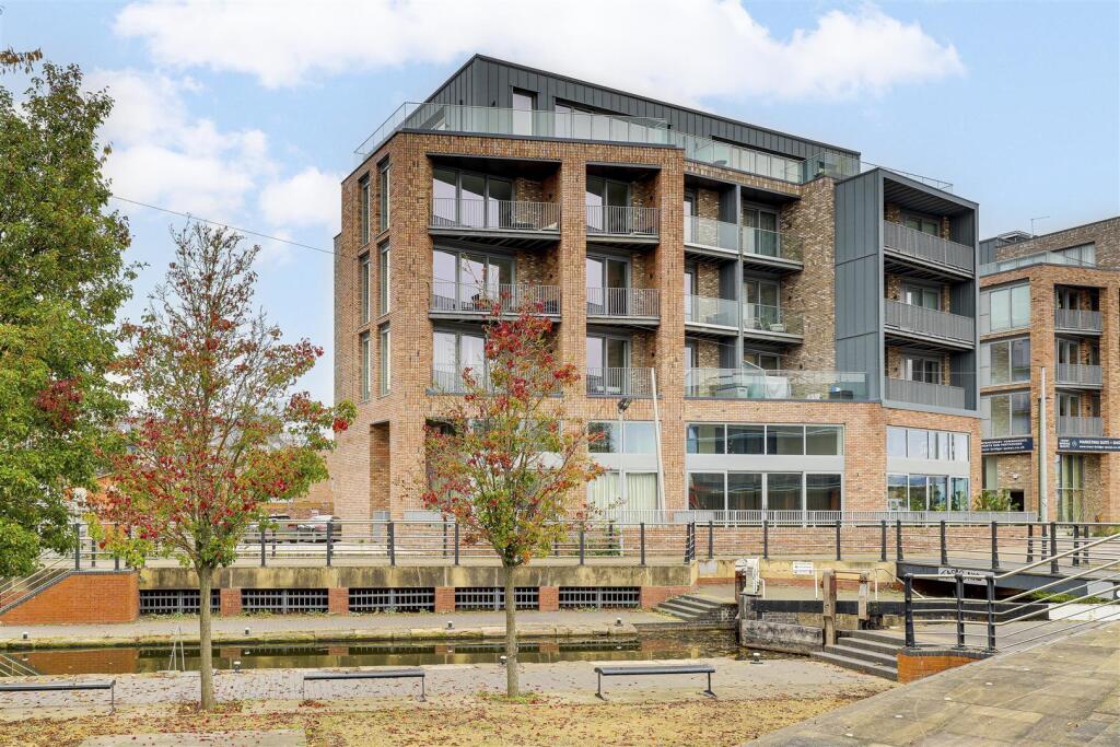 1 bedroom apartment for sale in Trent Bridge View, Nottingham, NG2 3EY, NG2