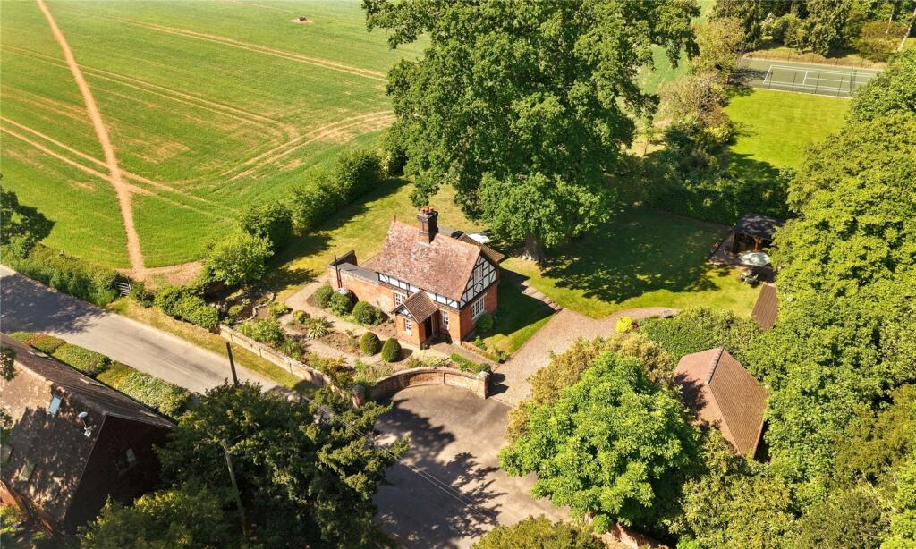 2 bedroom detached house for sale in Church Lane, Earls Croome ...