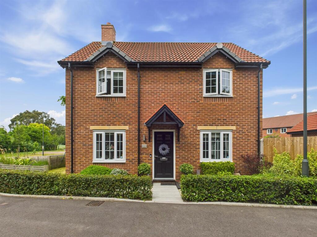 3 bedroom detached house for sale in Cornflower Way, Highnam, Gloucester, GL2