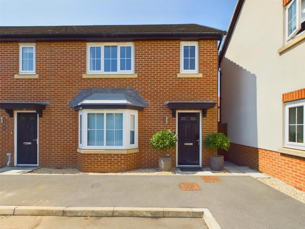 3 bedroom end of terrace house for sale in Iris Place, Highnam, Gloucester, GL2