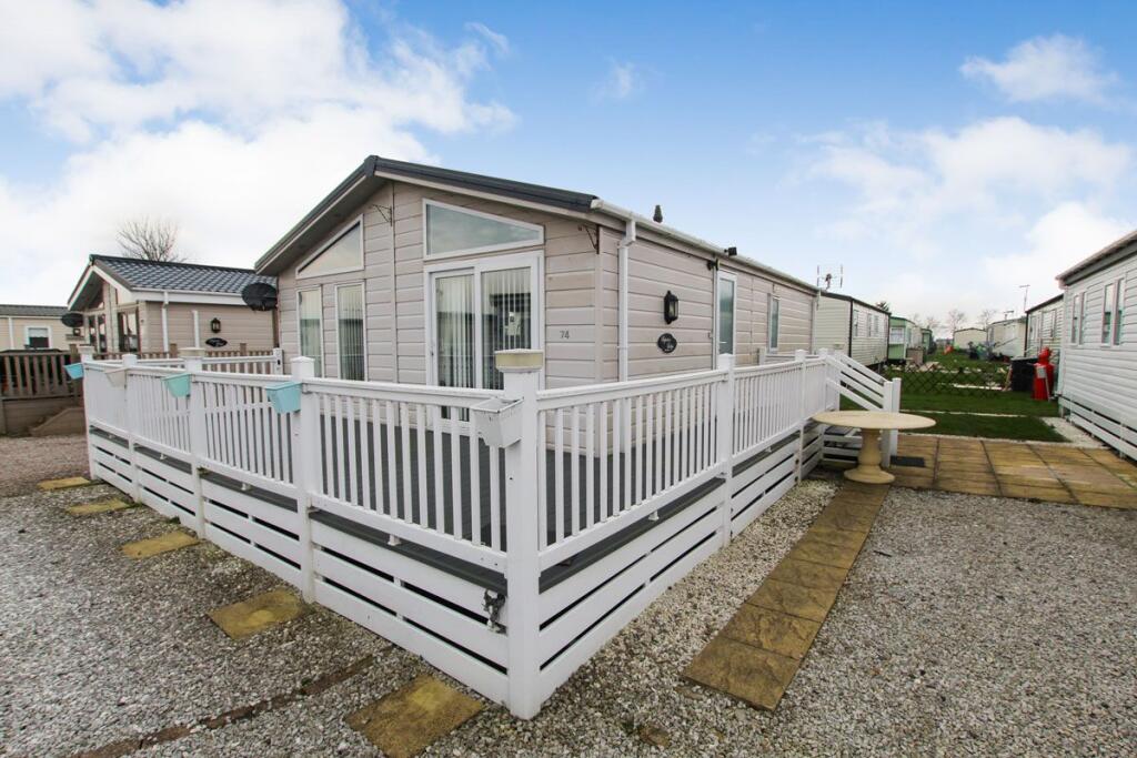 2 bedroom bungalow for sale in Delta Superior Lodge -Sheerness Holiday ...