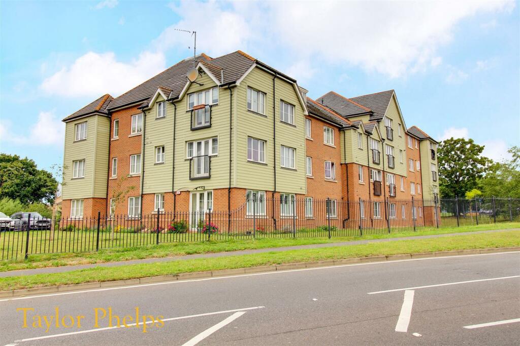 2 bedroom apartment for sale in Watery Lane, Broxbourne, EN10
