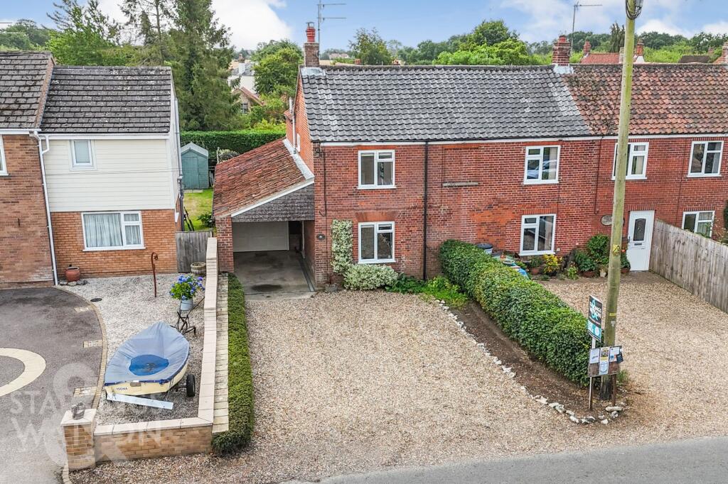 3 bedroom end of terrace house for sale in Mill Road, Bergh Apton ...