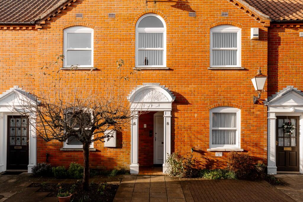 2 bedroom apartment for sale in Old College Close, Beccles, Suffolk, NR34