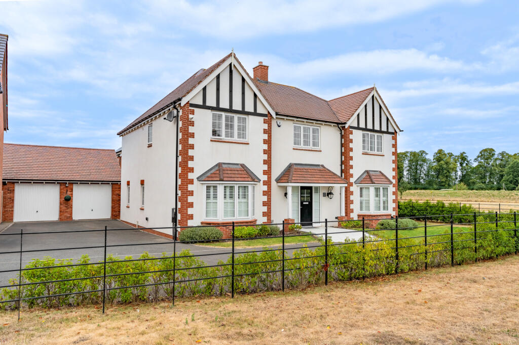 5 bedroom detached house for sale in Perrins Way, Bevere, Worcester, WR3