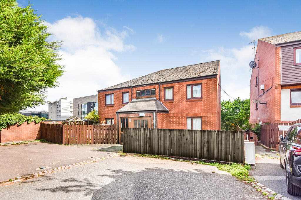 2 bedroom apartment for sale in Carter Gate, Nottingham, NG1