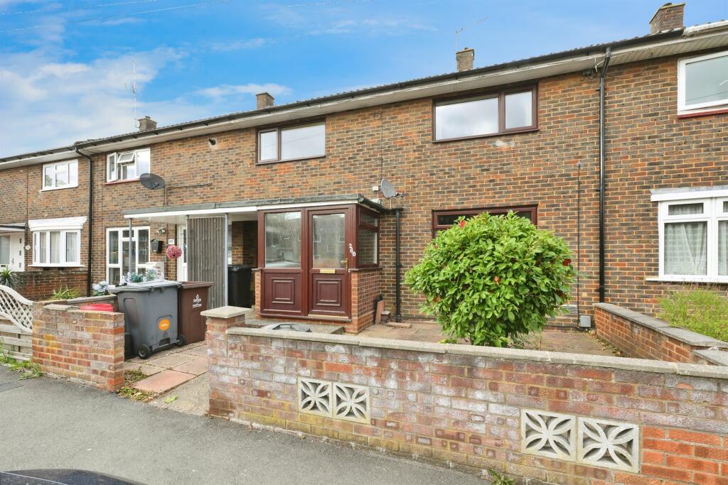 3 bedroom terraced house for sale in Shephall Way, STEVENAGE, SG2