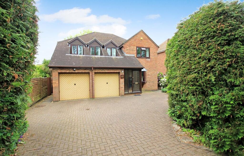 4 bedroom detached house for sale in West End Road, Bitterne, SO18