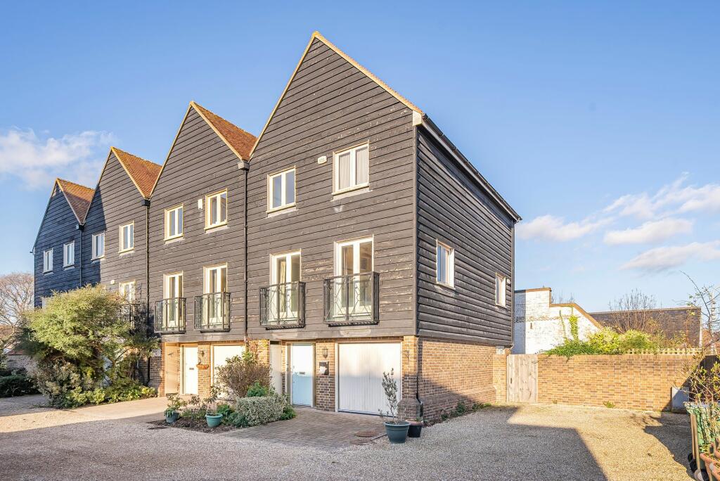 3 bedroom end of terrace house for sale in Belvedere Road, Faversham, ME13