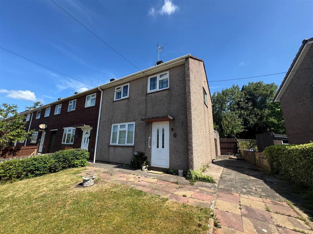 2 bedroom end of terrace house for sale in Elm Drive, Risca, Newport, NP11