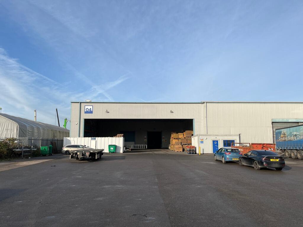 Light industrial facility to lease in Unit 4 - Sabre Park , Private ...