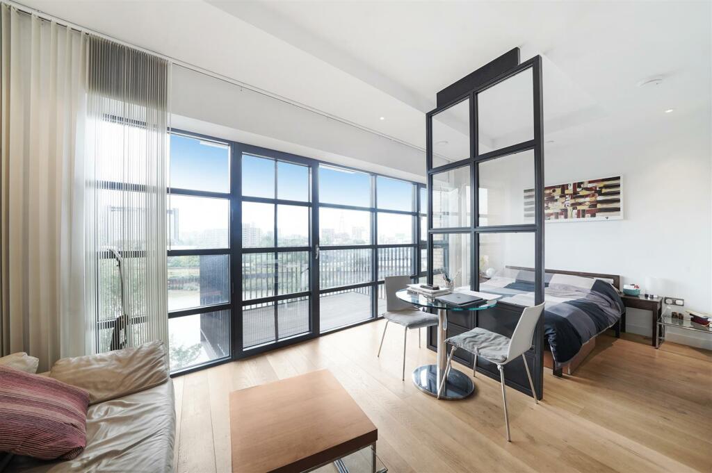 Studio flat for sale in Amelia House, Lyell Street, London, E14