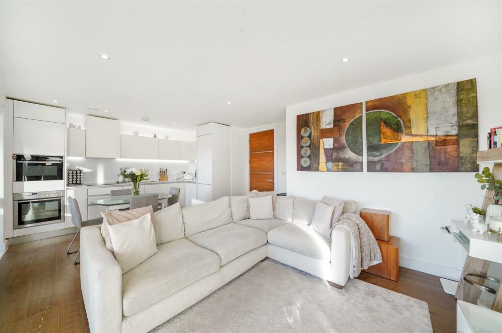 2 bedroom apartment for sale in Merlin Court, 26 Handley Drive, London, SE3