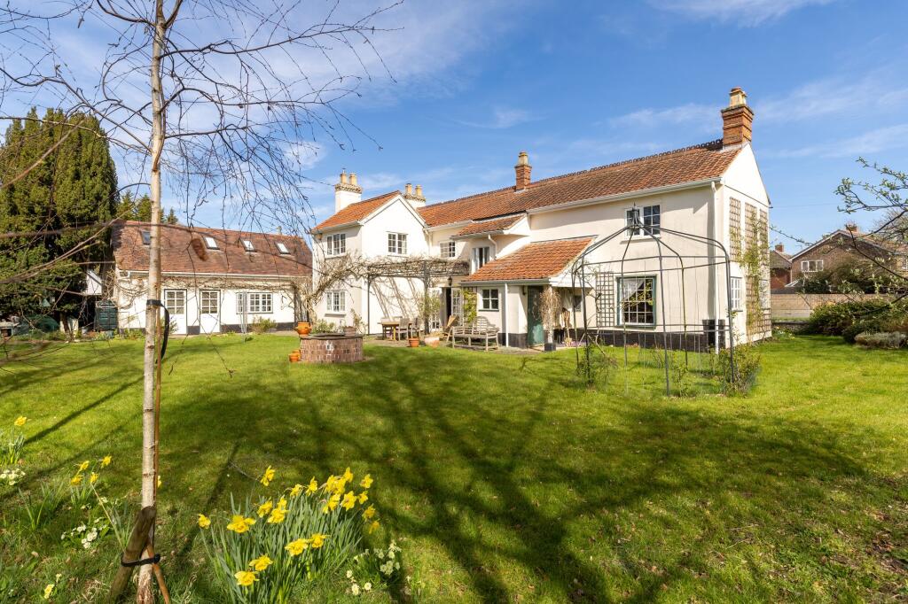 4 bedroom detached house for sale in Long Lane, Fowlmere, SG8