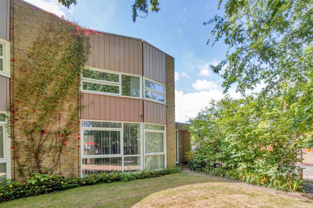 4 bedroom end of terrace house for sale in Lambardes, New Ash Green ...