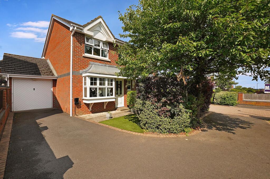 3 bedroom semi-detached house for sale in Pattens Lane, Rochester, ME1