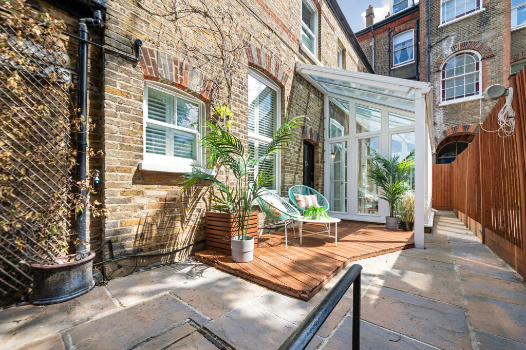 2 bedroom terraced house for sale in Fletching Road, Charlton, SE7