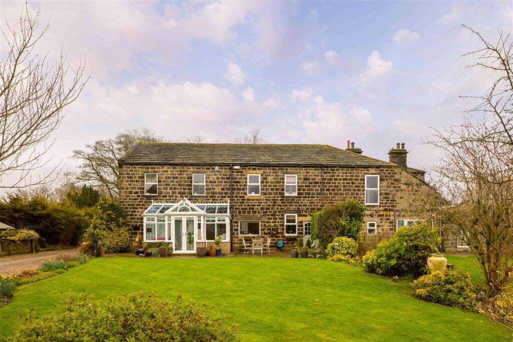 7 bedroom semi-detached house for sale in Substantial home and land in ...