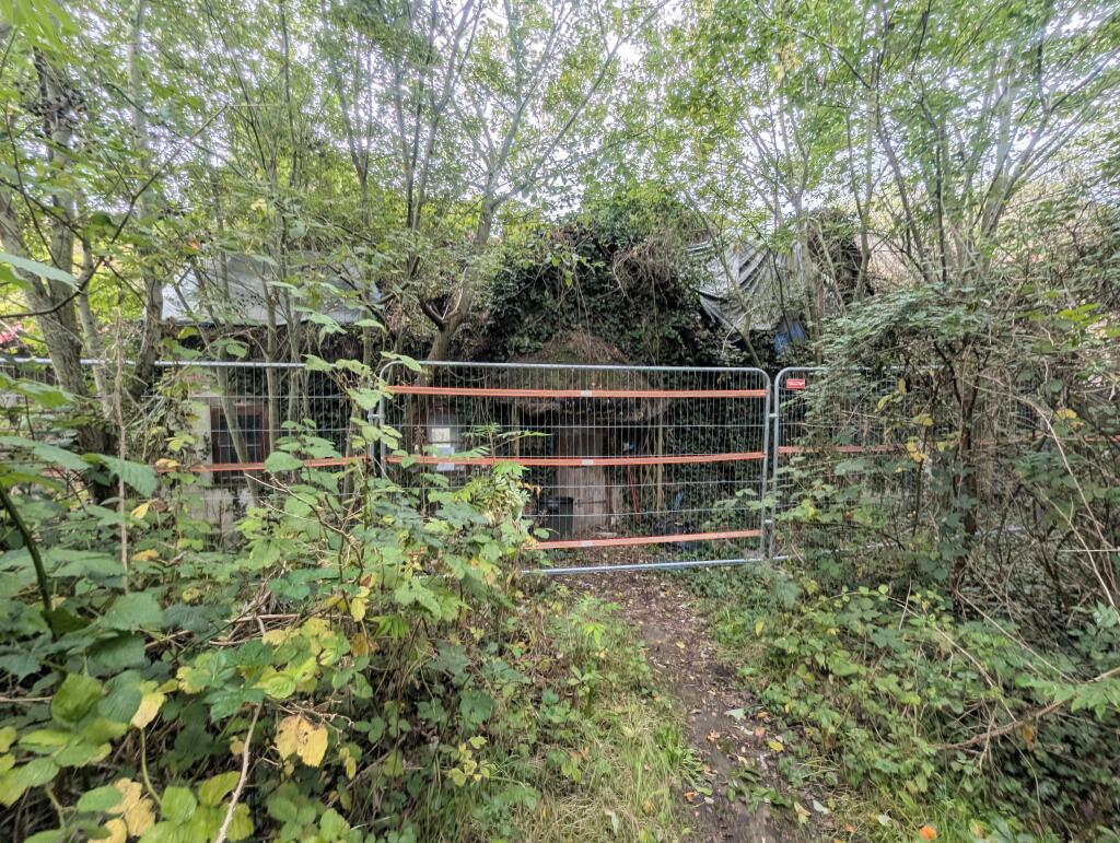 4 bedroom detached house for sale in Gulliver's Cottage, 17 Horse Road ...