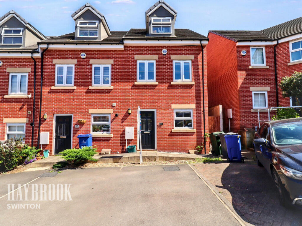 3 bedroom end of terrace house for sale in Harper Rise, Doncaster, DN12