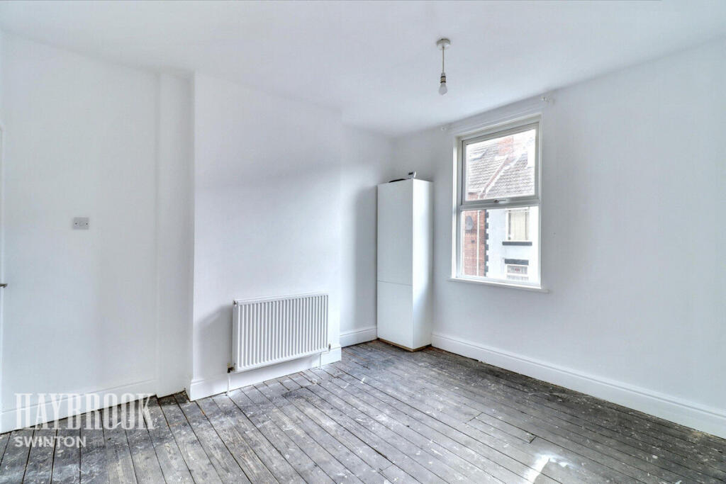 3 bedroom terraced house for sale in Athelstane Road, Doncaster, DN12