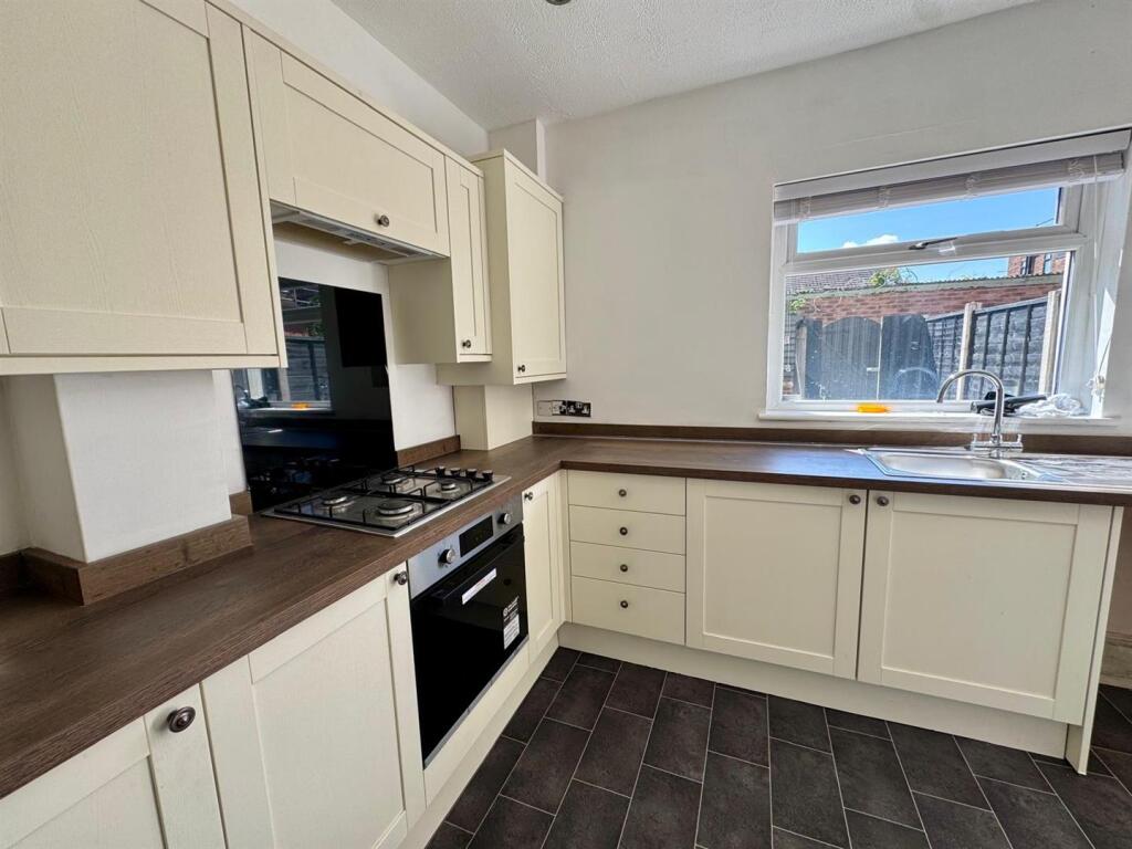 2 bedroom terraced house for rent in Field Road, Sale, M33 5PQ, M33