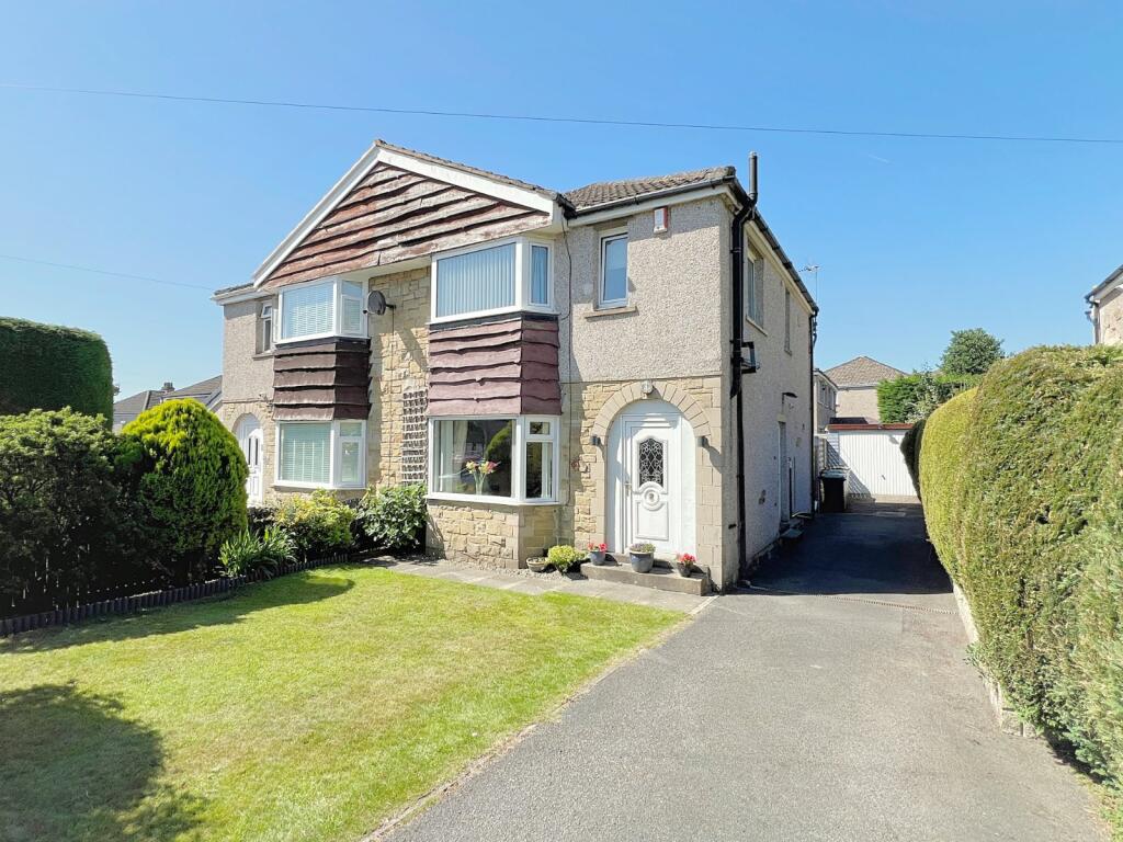 3 bedroom semi-detached house for sale in Robin Close, Eccleshill ...