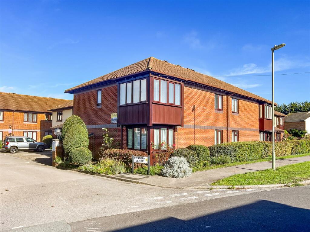 2 bedroom flat for sale in Postern Close, Portchester,, PO16