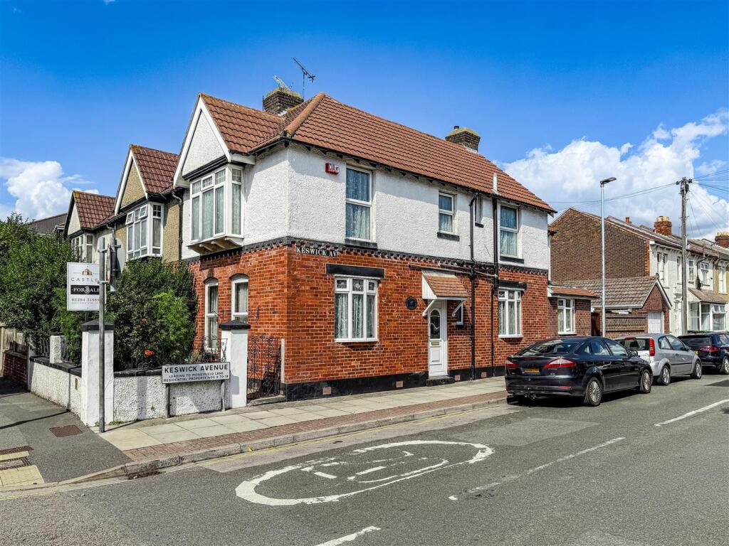 3 bedroom end of terrace house for sale in Copnor Road, Portsmouth, PO3