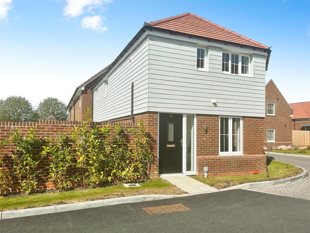 2 bedroom detached house for sale in Monkton Road, Minster, Ramsgate, CT12