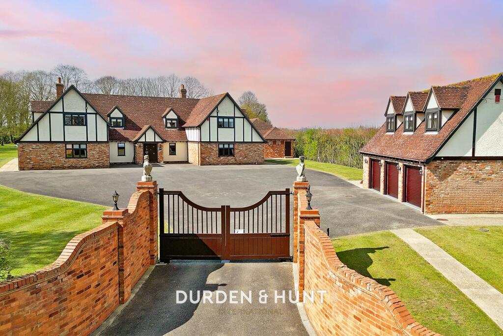 6 bedroom detached house for sale in Warwicks Corner, White Roding, CM6