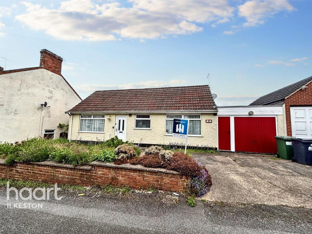 3 bedroom detached bungalow for sale in Lee Lane, Heanor, DE75