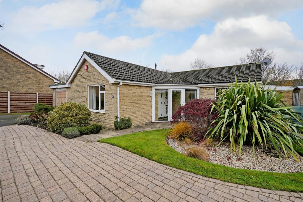 3 bedroom detached bungalow for sale in Middlefield Close, Dore, S17 ...
