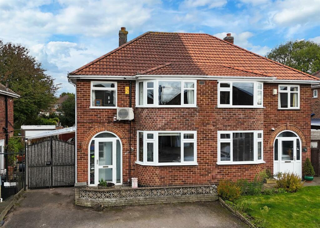 3 bedroom semi-detached house for sale in Lymington Road, Leicester, LE5