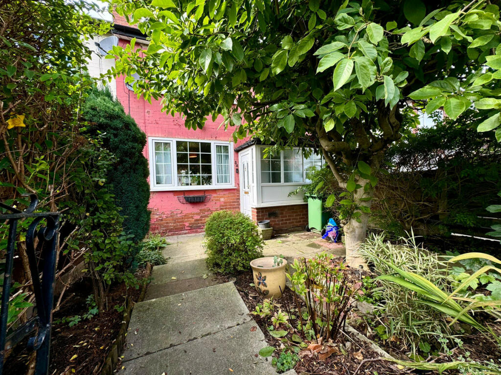 3 bedroom terraced house for sale in Fovant Crescent, Stockport, SK5