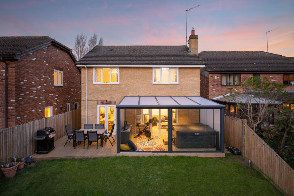 4 bedroom detached house for sale in Connaught Drive, Weybridge, KT13