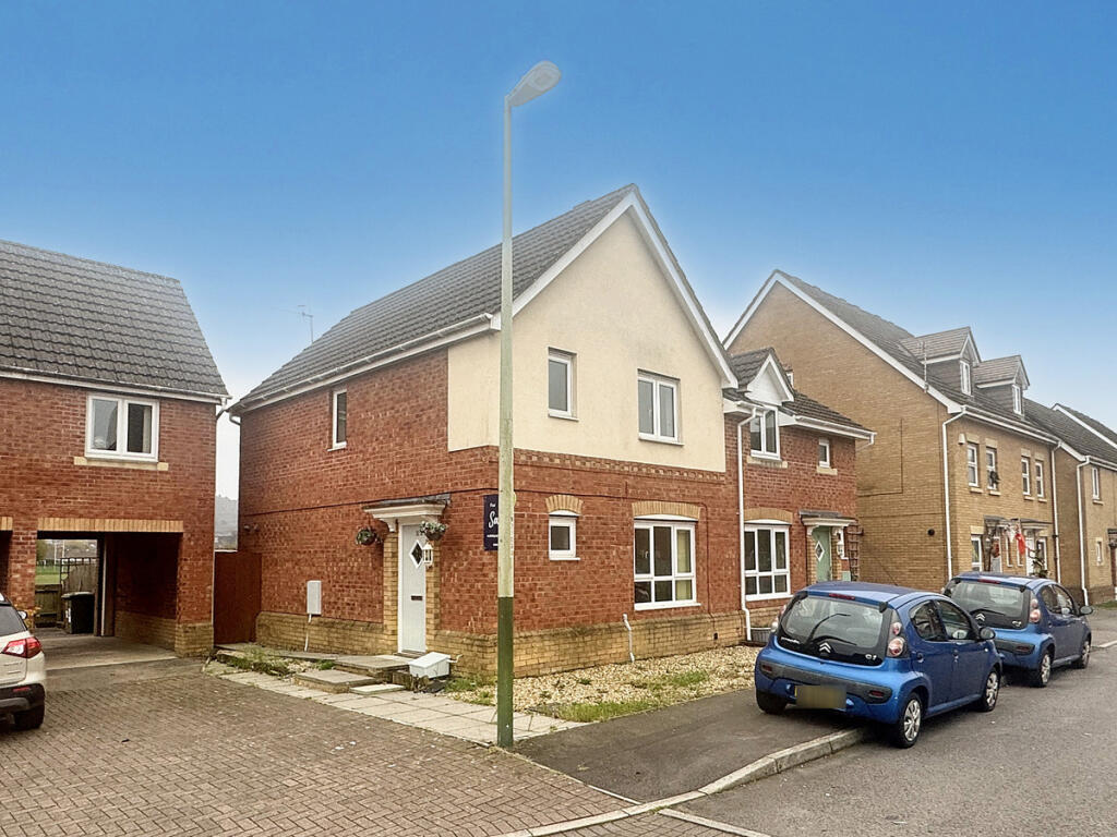 3 bedroom semi-detached house for sale in Small Meadow Court ...